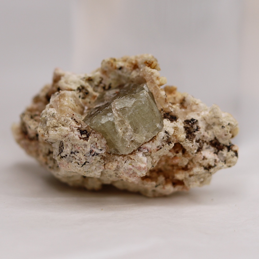 Apatitt på stilbitt fra Imilchil, Marokko - Naturens Mangfold AS